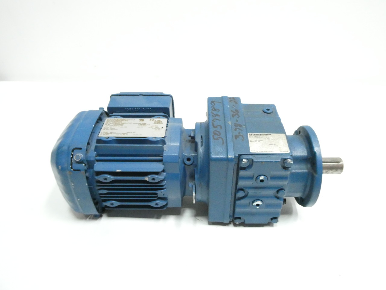 SEW EURODRIVE RF37 DRS71S4 23RPM 3PH 1/2HP 25MM 266/460V-AC GEARMOTOR ...