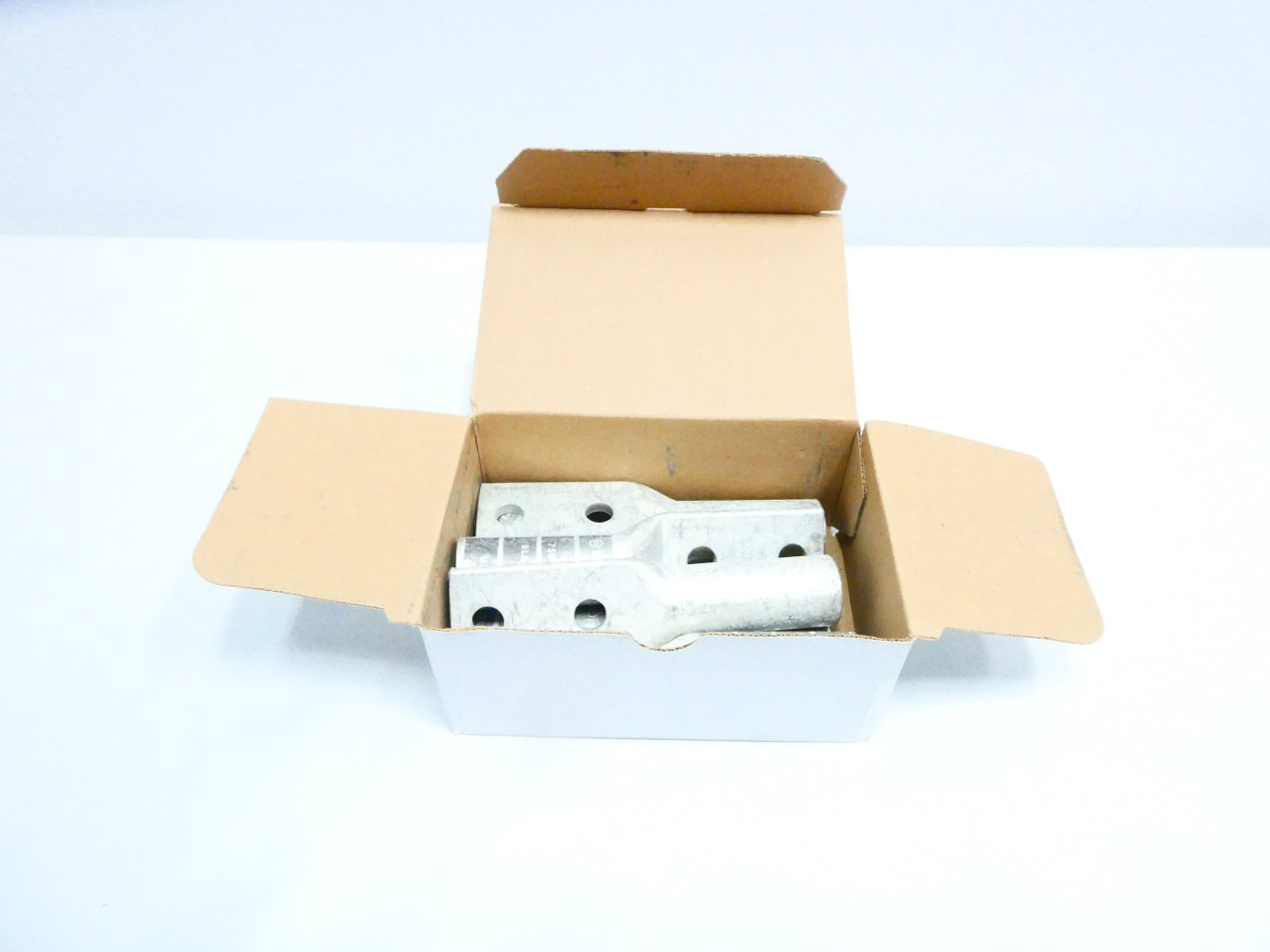 BURNDY YA392N BOX OF 6 COMPRESSION LUG CONNECTOR - MRO INDUSTRIAL