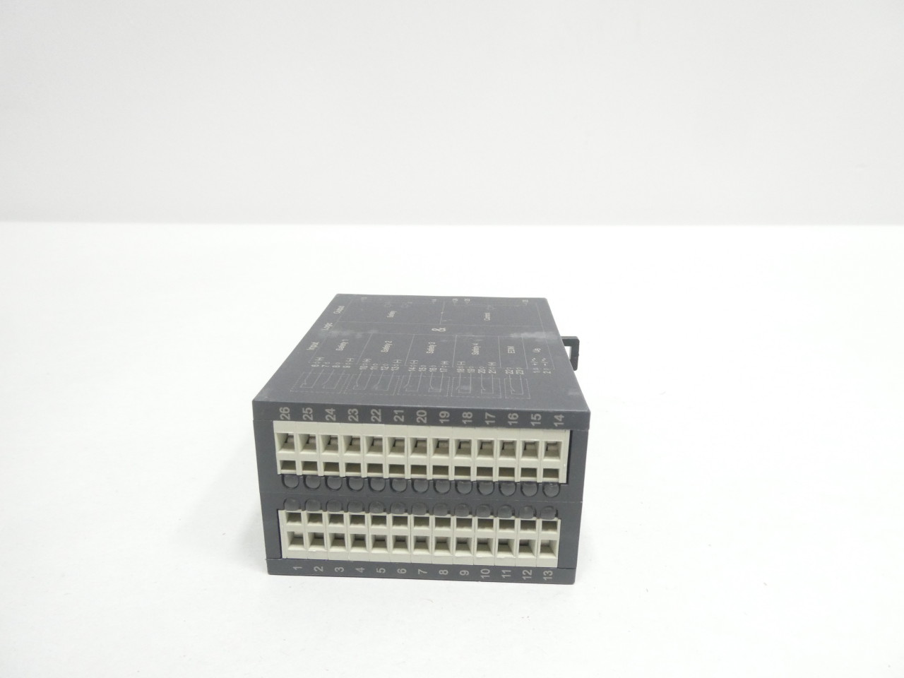 ELOBAU 4621273E 24V-AC 24V-DC SAFETY RELAY - MRO INDUSTRIAL