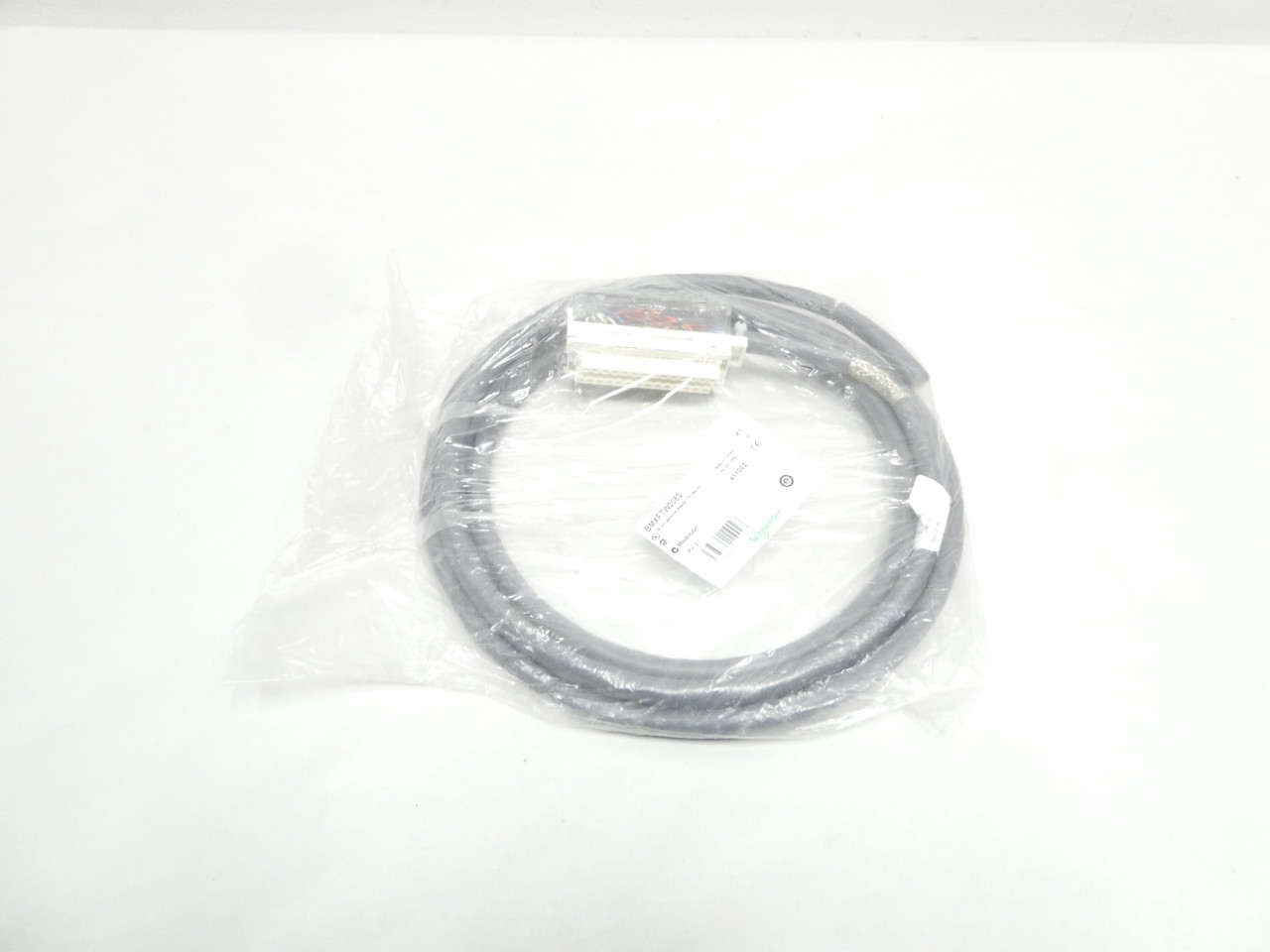 SCHNEIDER BMXFTW308S 28-WIRE PERFORMED SHIELDED FTB 3M CORDSET CABLE ...