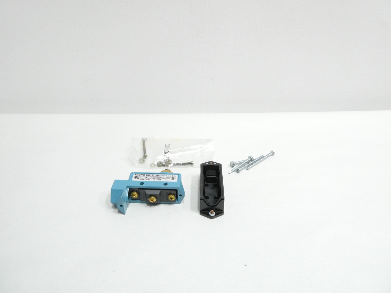 MICRO SWITCH BZE6-2RQ 250/480/600V-AC LIMIT SWITCH - MRO INDUSTRIAL