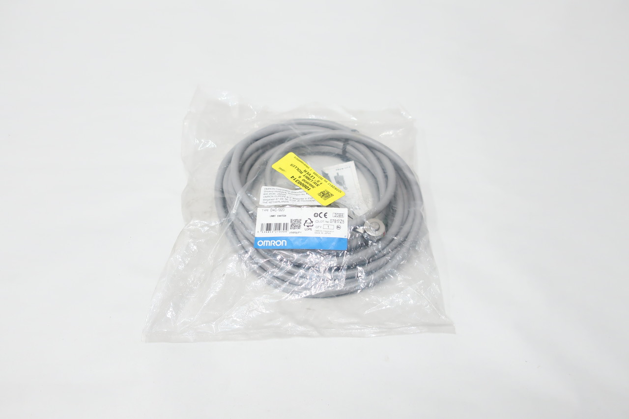 OMRON D4C-1320 250V-AC 30V-DC LIMIT SWITCH - MRO INDUSTRIAL