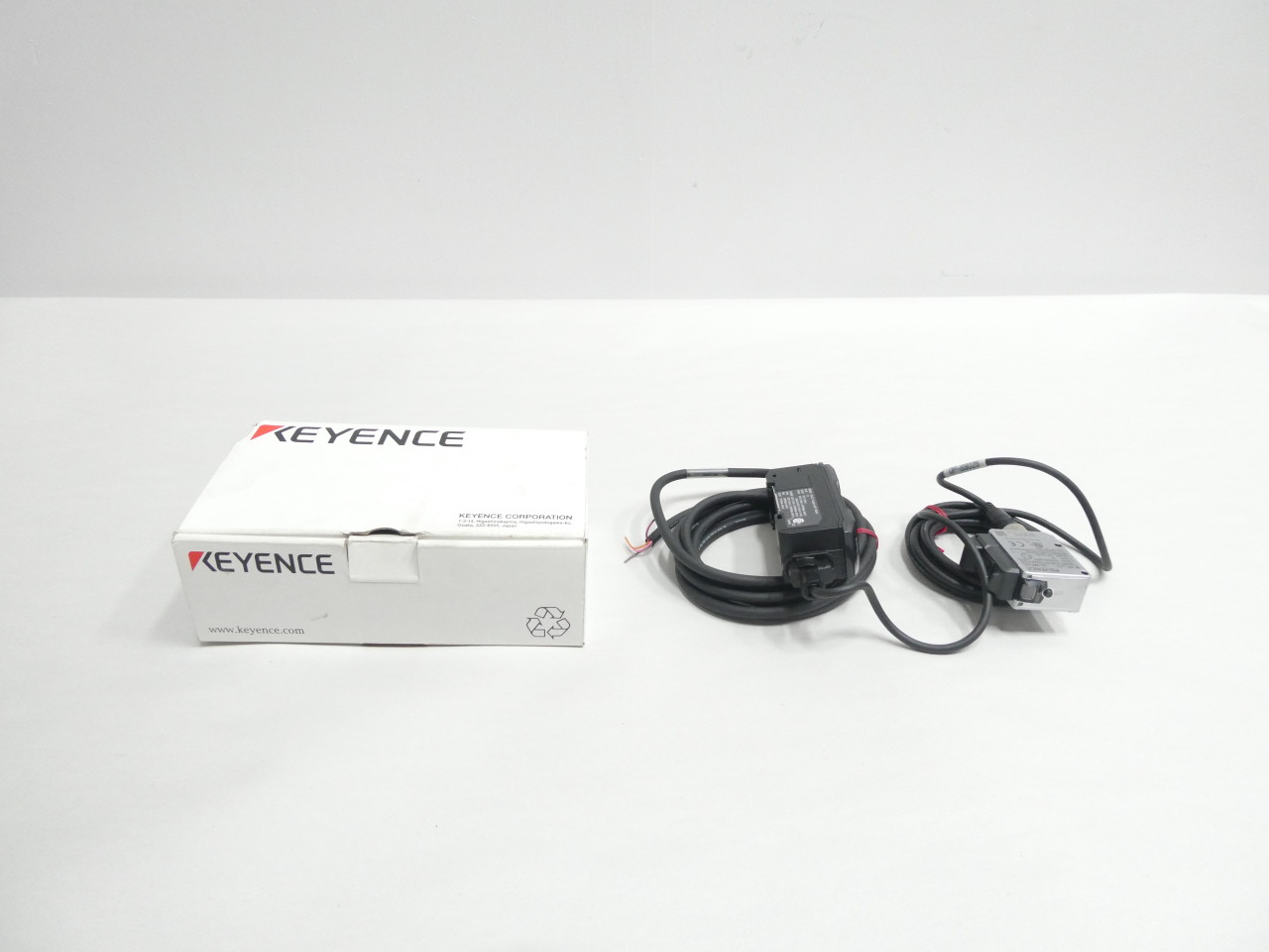 KEYENCE LR-WF10C MU-N11 W/ CONTROLLER 10-30V-DC LASER SENSOR - MRO ...