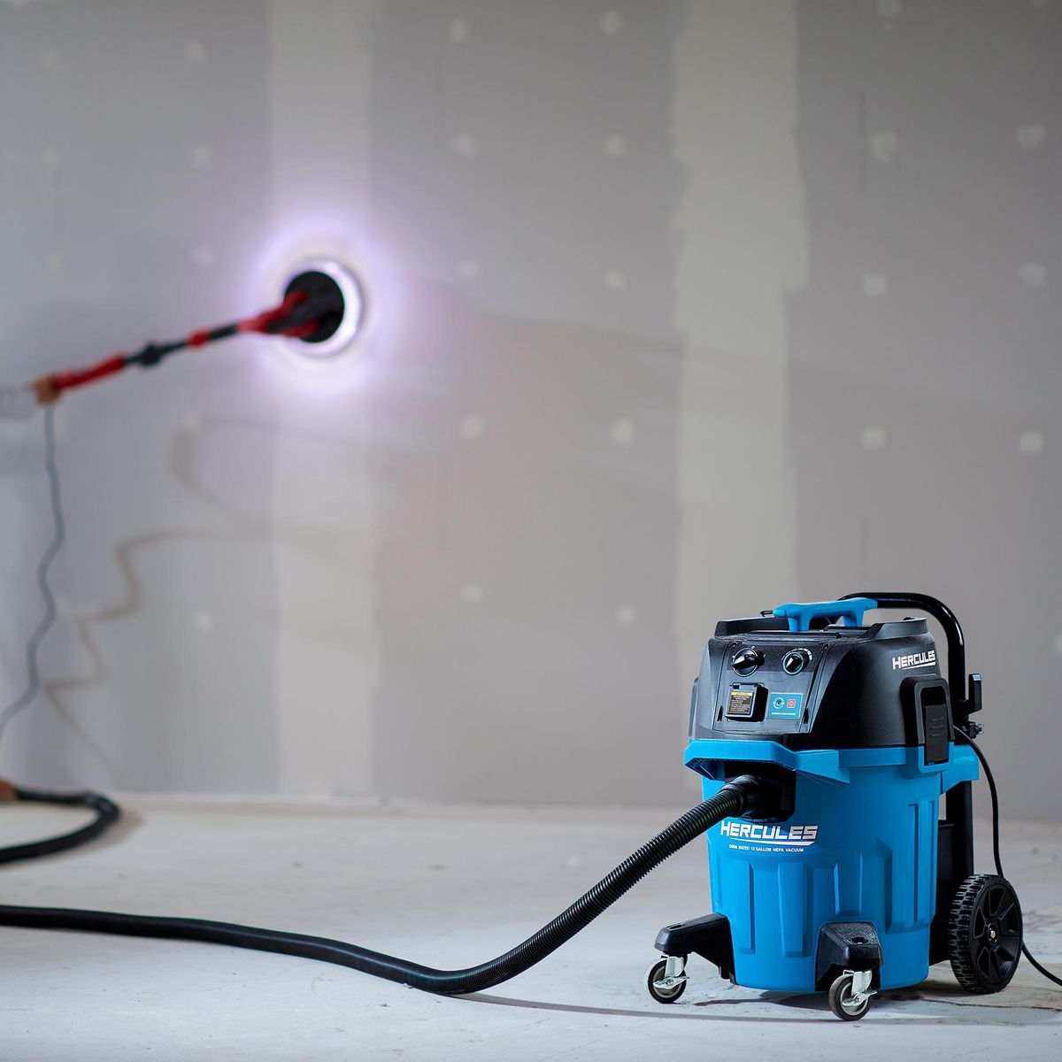 Extractor de polvo Hercules de 12 galones cumpliendo con normas de OSHA ...