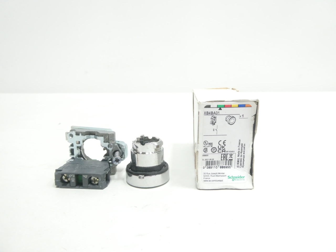 SCHNEIDER XB4BA31 GREEN PUSHBUTTON - MRO INDUSTRIAL