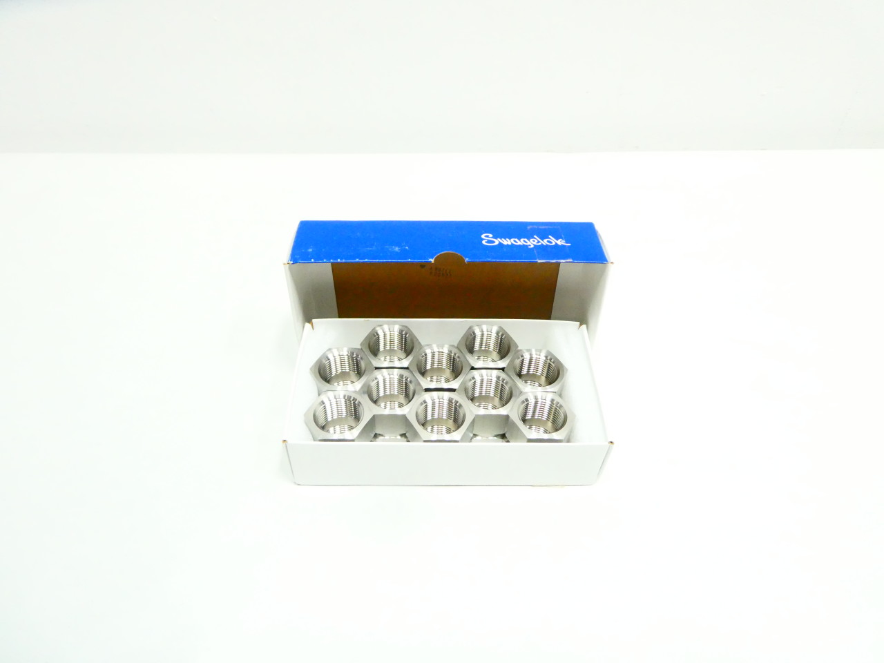 SWAGELOK SS-12-HCG BOX OF 10 STAINLESS 3/4IN PIPE COUPLING - MRO INDUSTRIAL