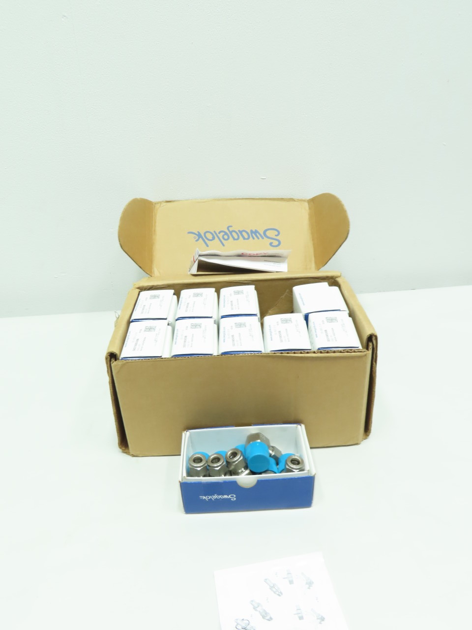 SWAGELOK SS-600-2-8 BOX OF 100 3/8IN 1/2IN STAINLESS TUBE NPT PIPE ...