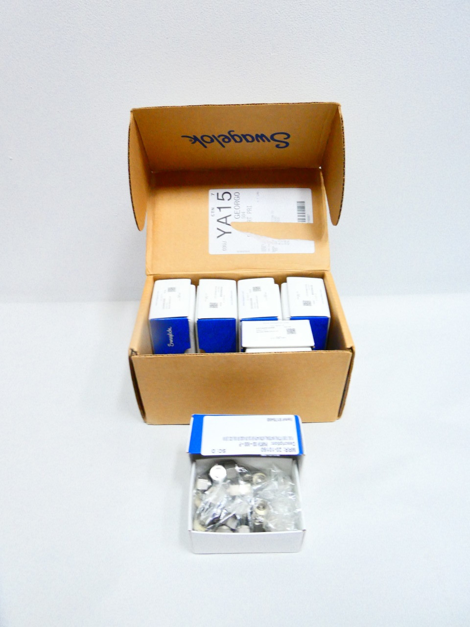 SWAGELOK SS-600-P BOX OF 300 3/8IN STAINLESS PIPE PLUG - MRO INDUSTRIAL