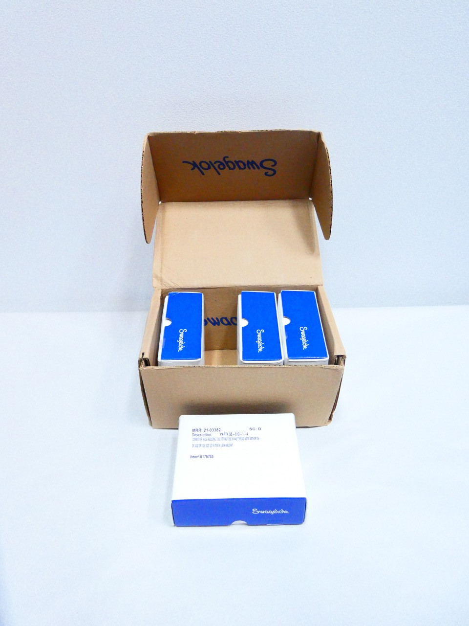 SWAGELOK SS-810-1-4 BOX OF 100 MALE CONNECTOR 1/2IN 1/4IN STAINLESS ...