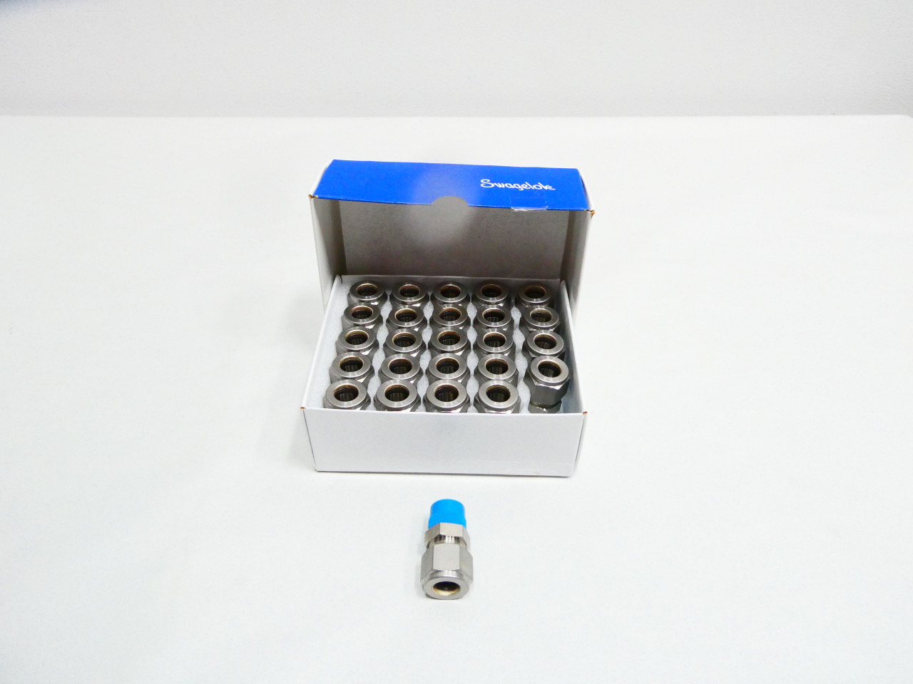 SWAGELOK SS-810-1-6 BOX OF 15 MALE CONNECTOR 1/2IN 3/8IN STAINLESS TUBE ...