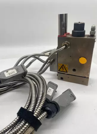 Nordson Hot Melt Spray Applicator Head 757639A - MRO INDUSTRIAL