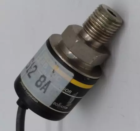 Omron Pressure Sensor E8B-10C - MRO INDUSTRIAL
