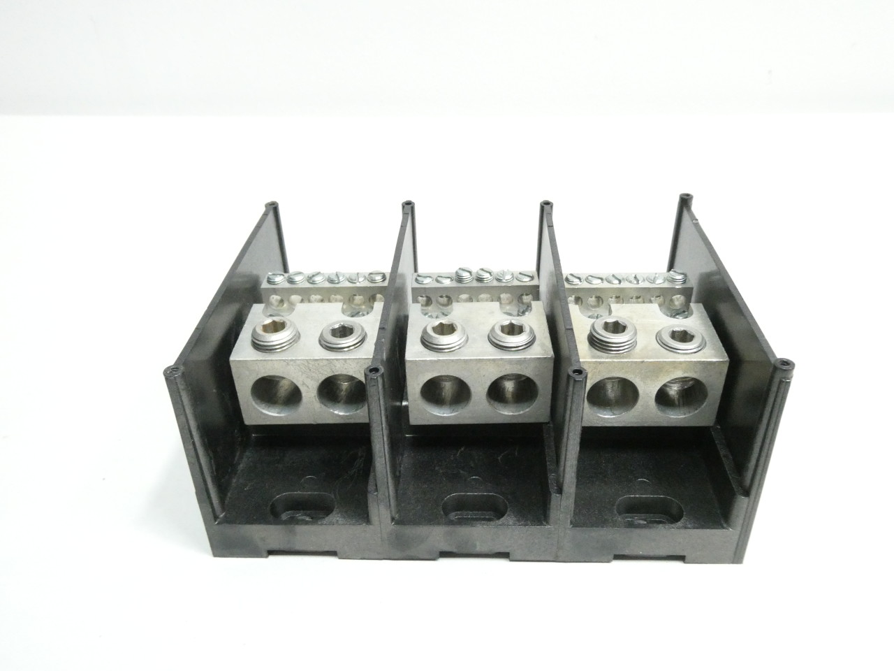 FERRAZ SHAWMUT 69143 POWER DISTRIBUTION 3P 600V-AC FUSE BLOCK - MRO INDUSTRIAL