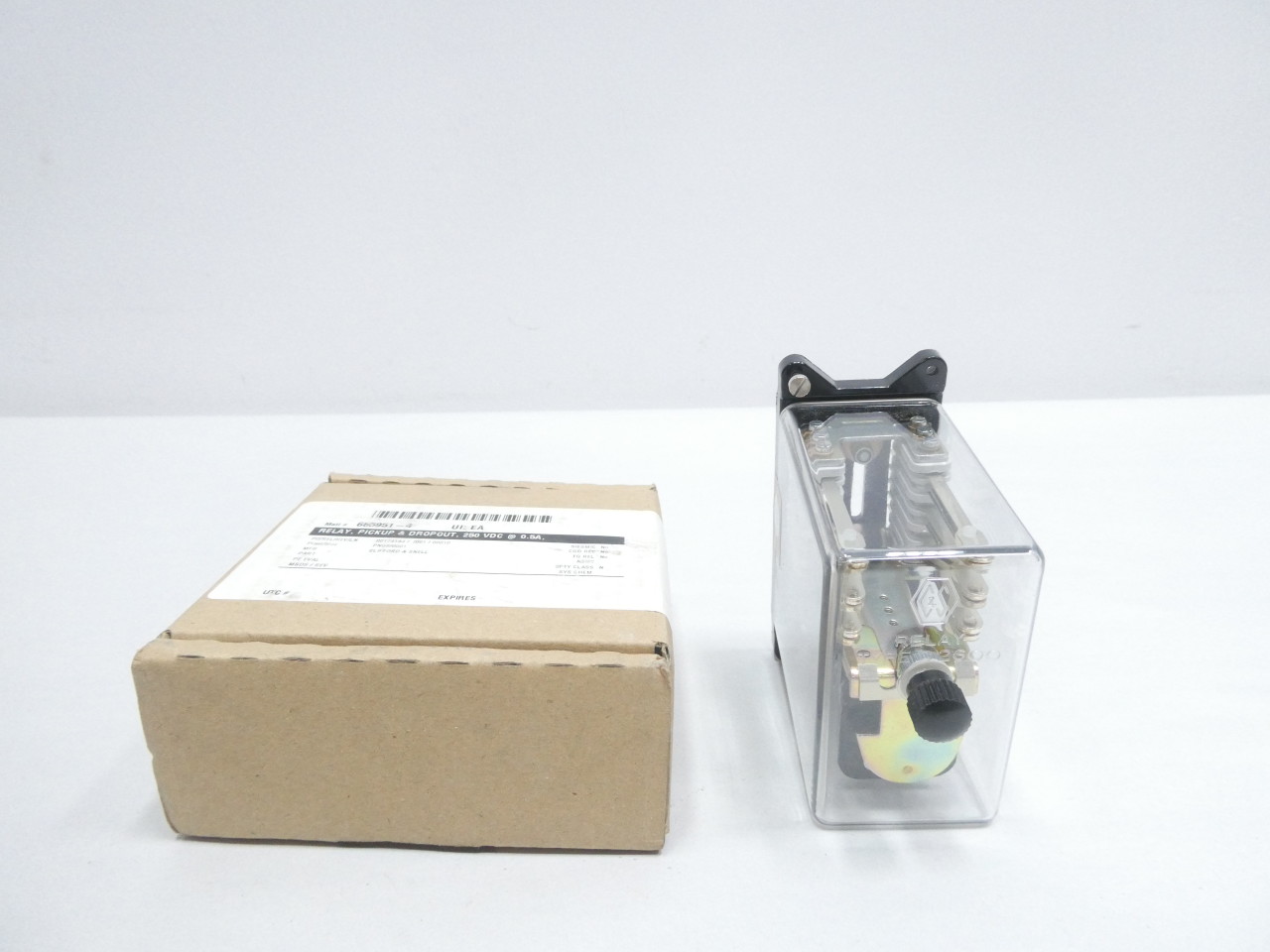 C&S ELECTRIC D2600 226-250V-DC PLUG-IN RELAY - MRO INDUSTRIAL